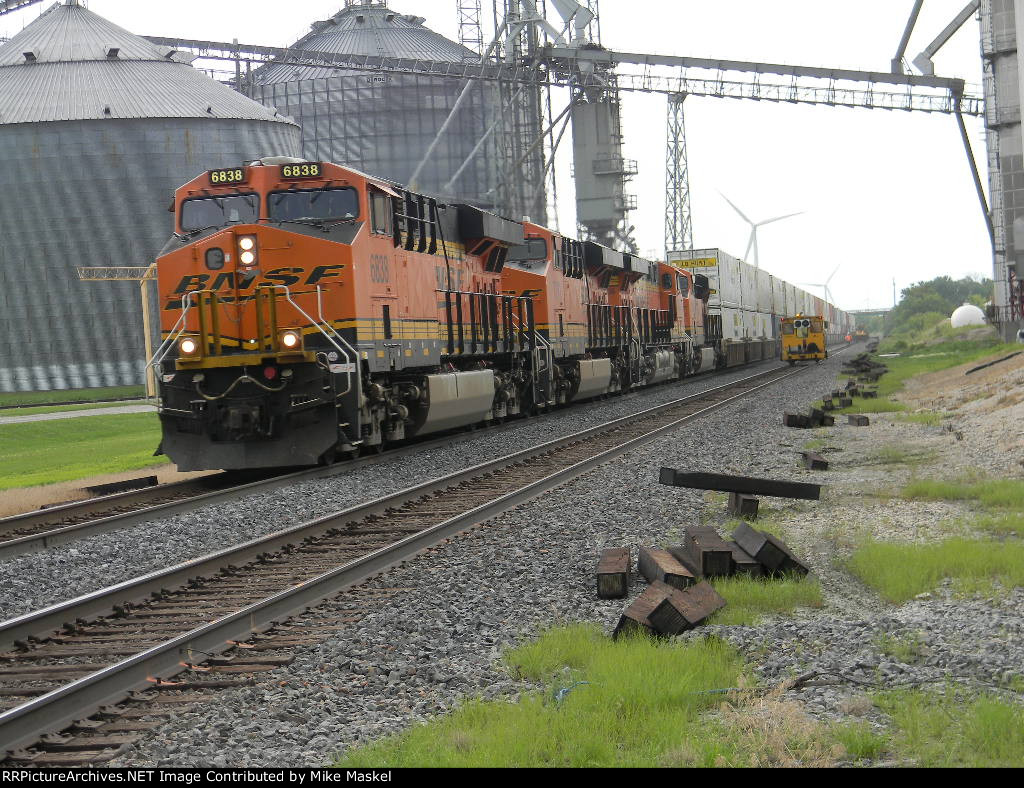 BNSF 6838